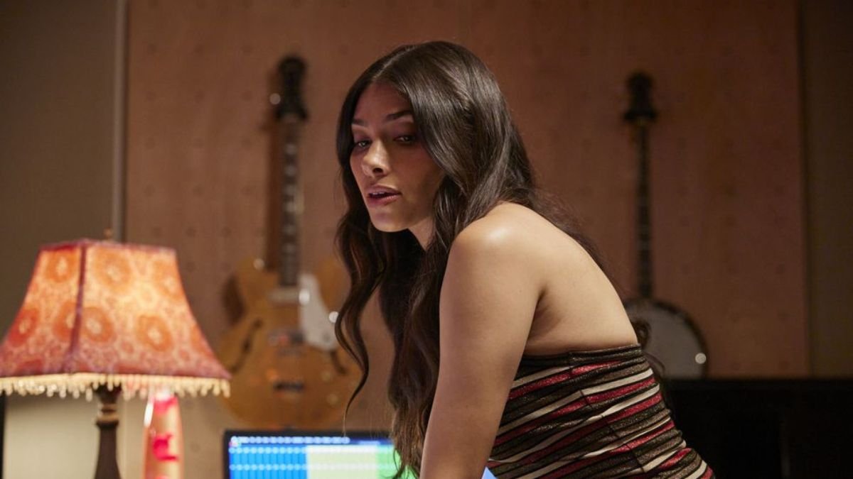 Home and Away's Mercedes Da Silva makes a move on Remi Carter ...